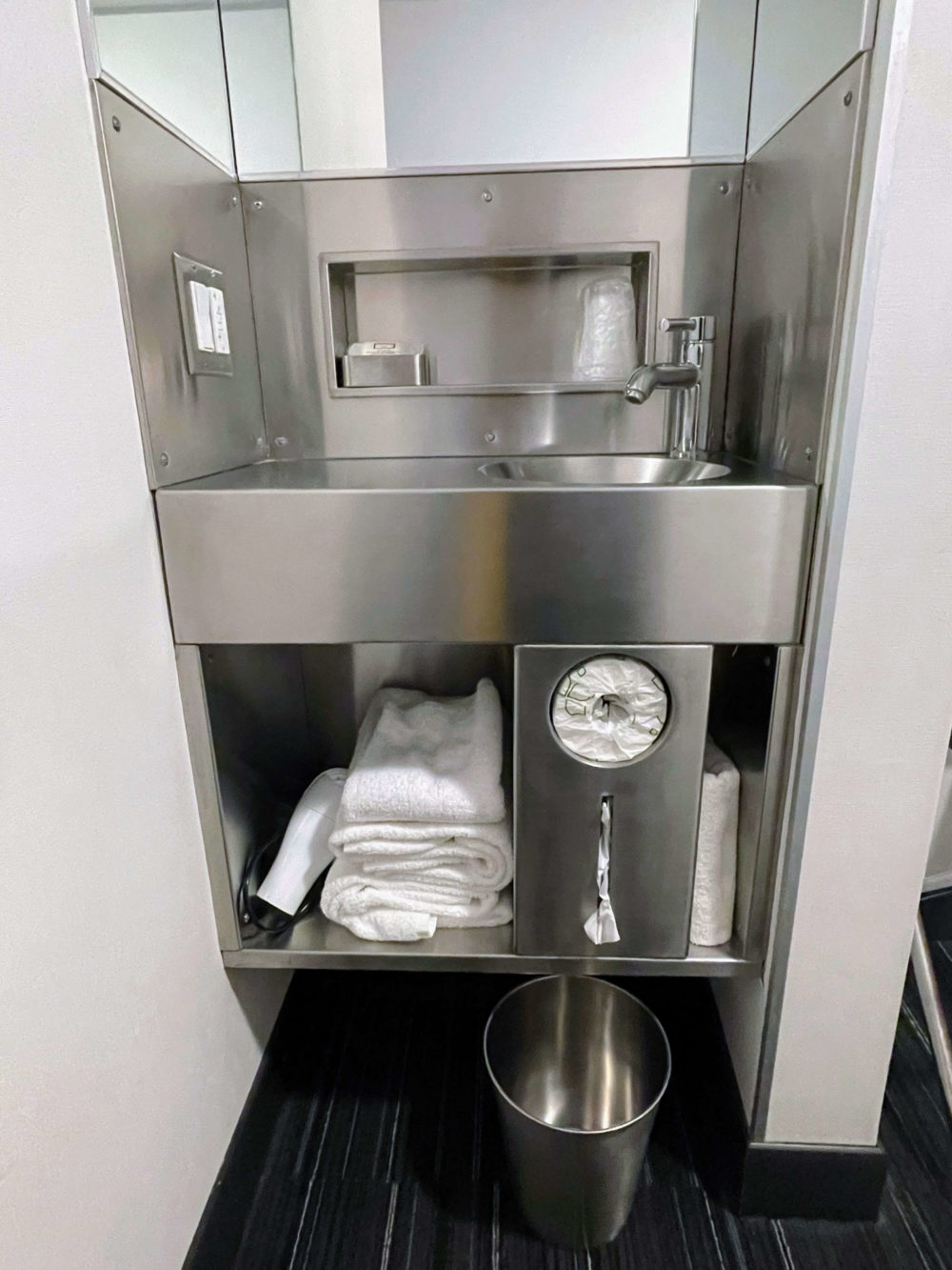 Pod 51 vs Pod 39 in NYC - Erika's Travelventures