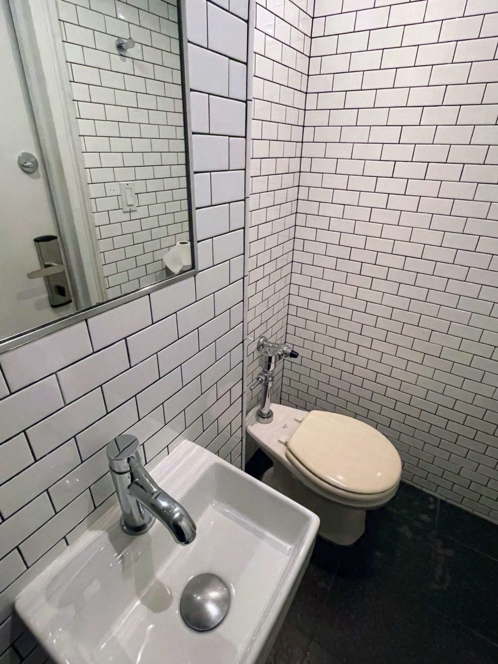 Pod 51 vs Pod 39 in NYC - Erika's Travelventures